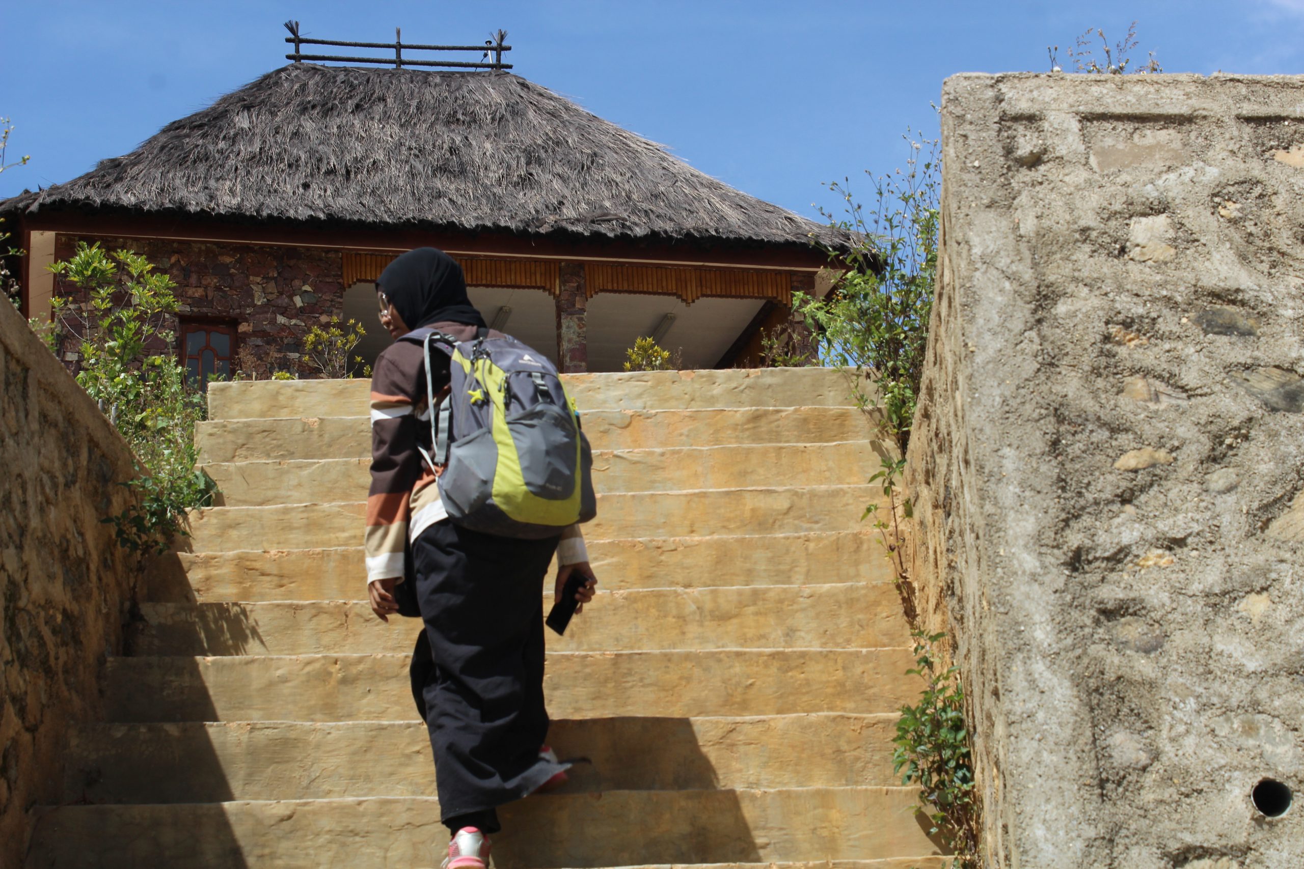 Tour Guide Turista Husi Indonézia Vizita Sitiu Turistíku Seloi Aileu